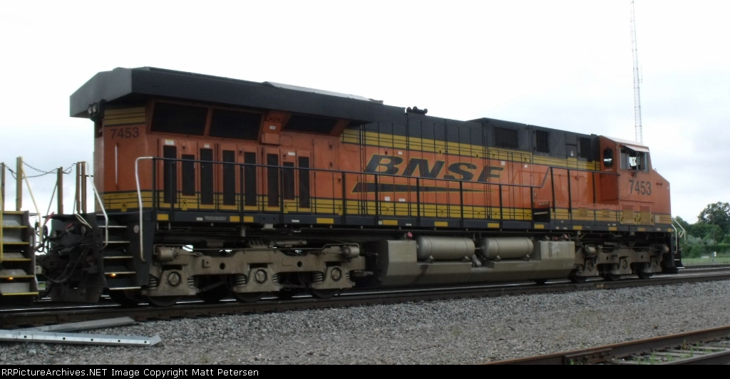 BNSF 7453